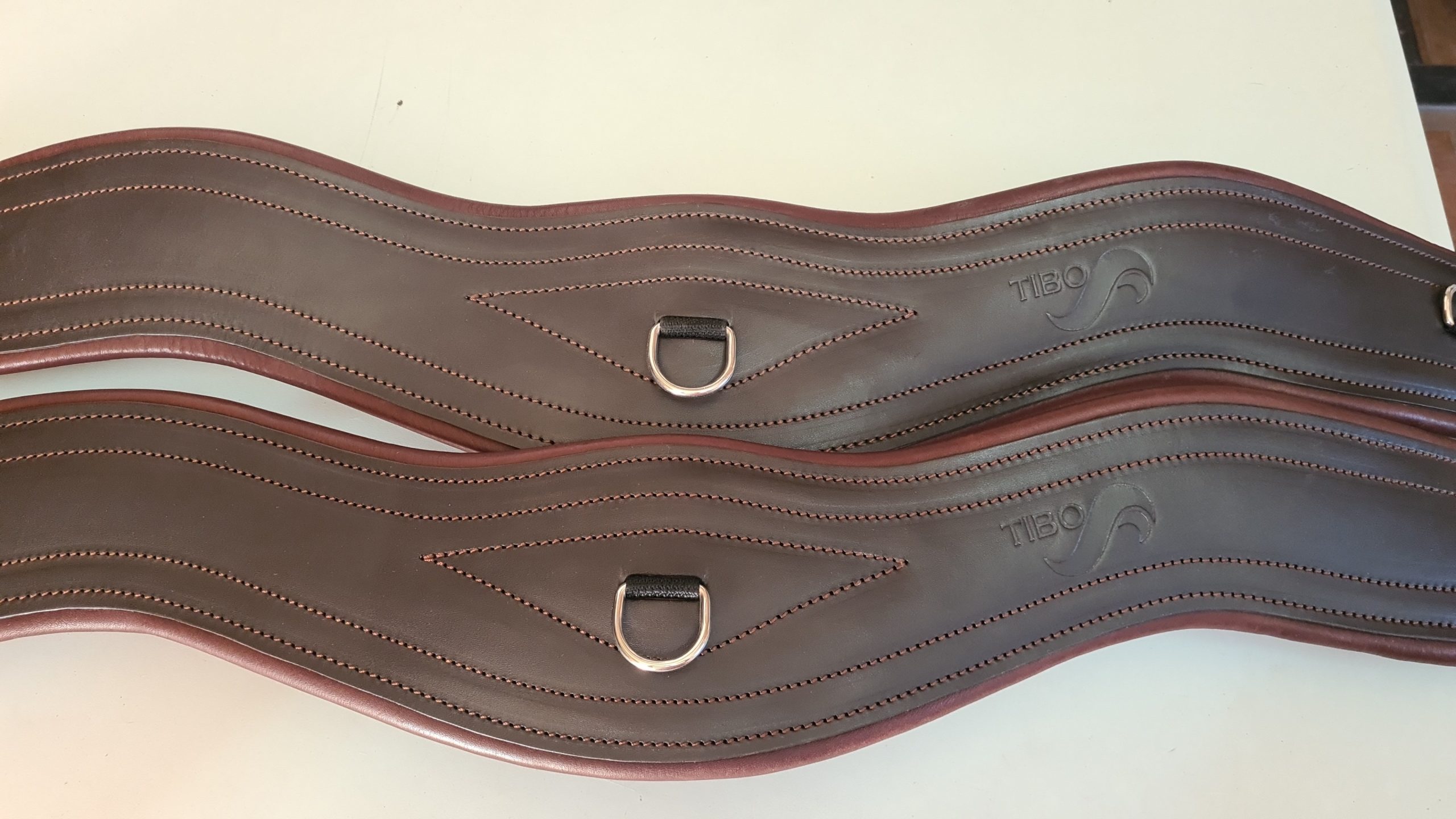 TIBO Jumping leather girth asymmetric – Equestrian Shop