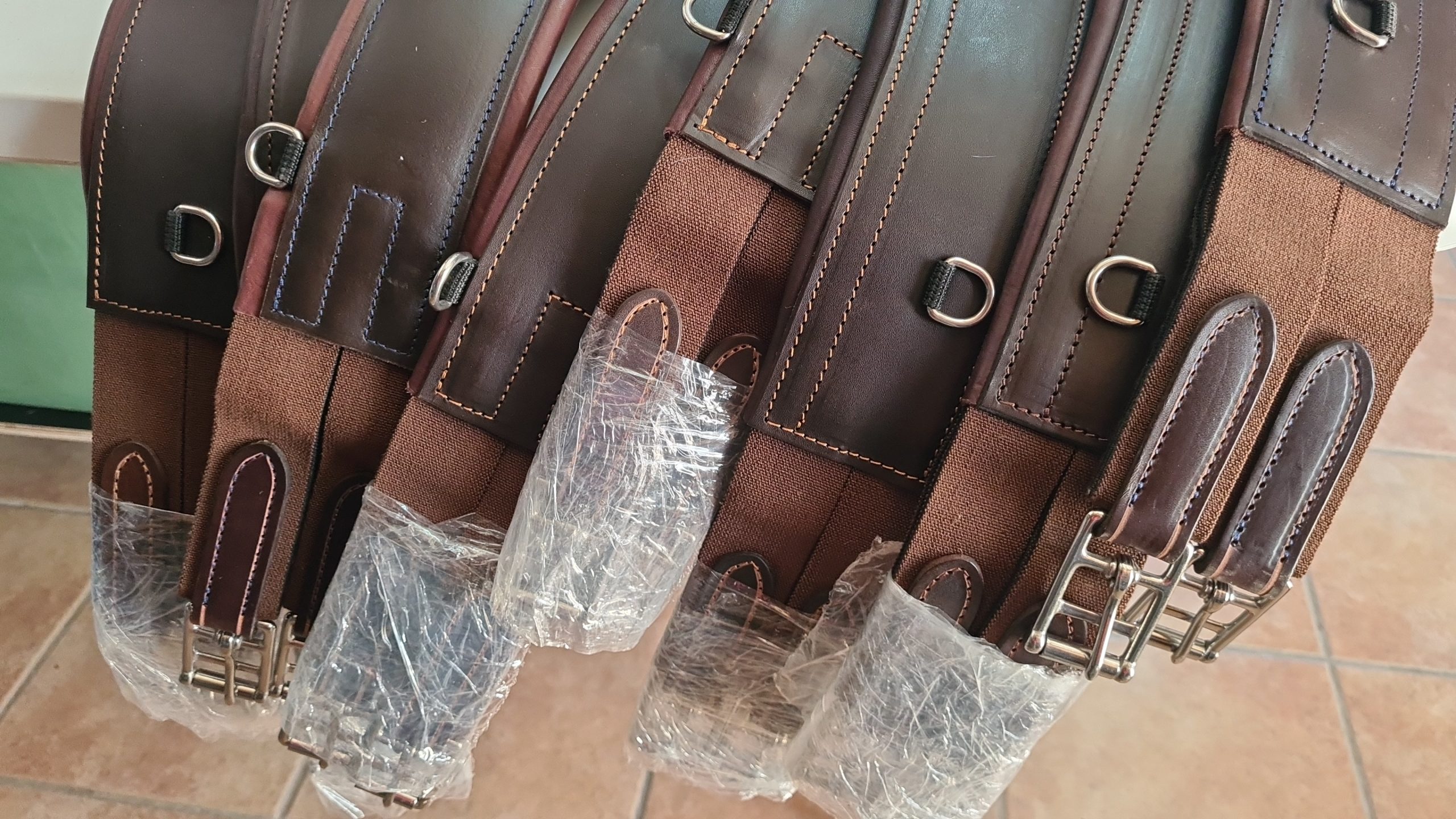 TIBO Jumping leather girth anatomic – Equestrian Shop